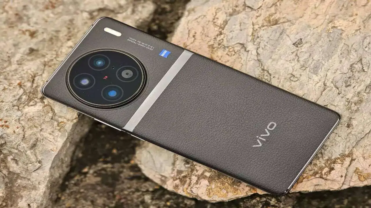 Vivo X100 Spotted in Live Photo Ahead of November 13 Launch